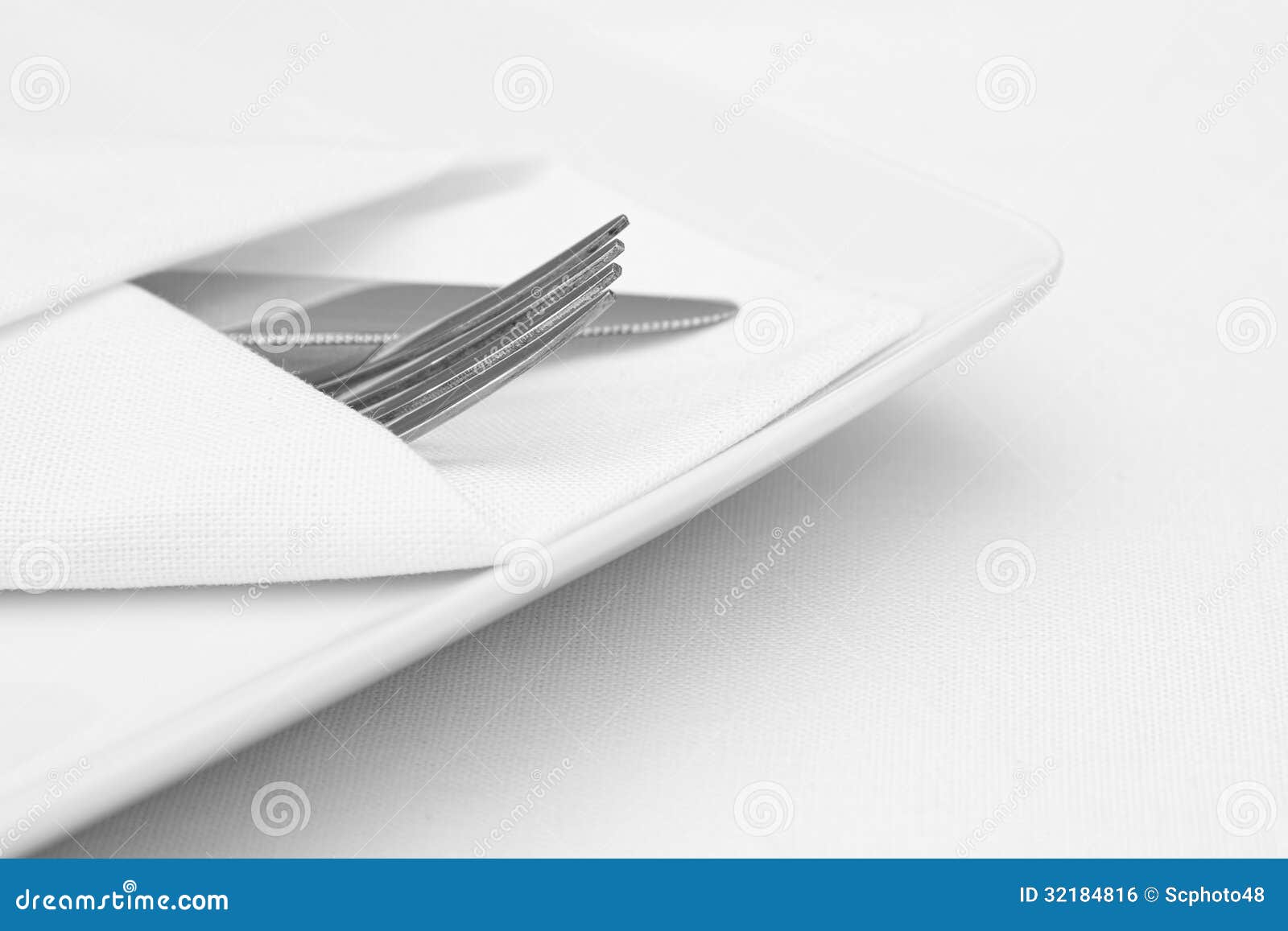 Plaats Die, Witte Plaat Met Bestek Plaatsen Stock Foto - Image of ...