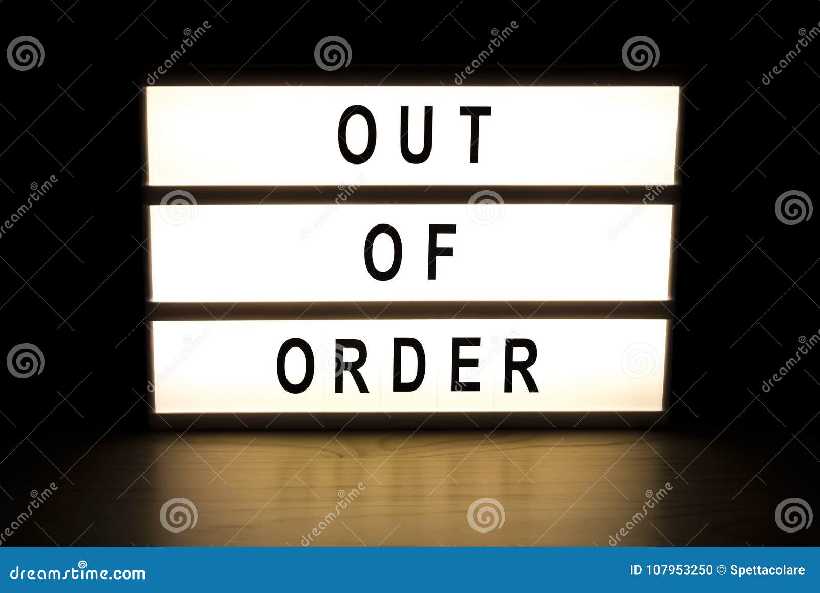 Placa Avariada Do Sinal Da Caixa Leve Foto de Stock - Imagem de ...