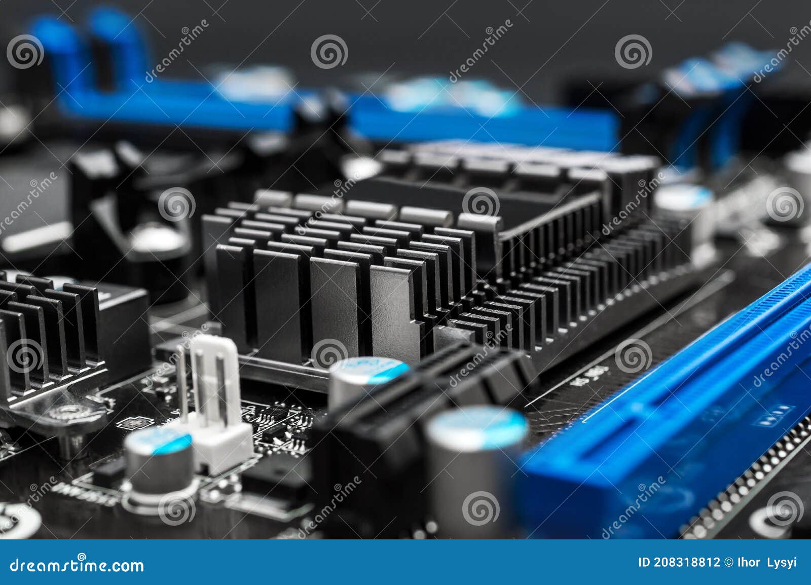 Placa Base Sobre Fondo Negro. Cerca De Foto de archivo - Imagen de ...