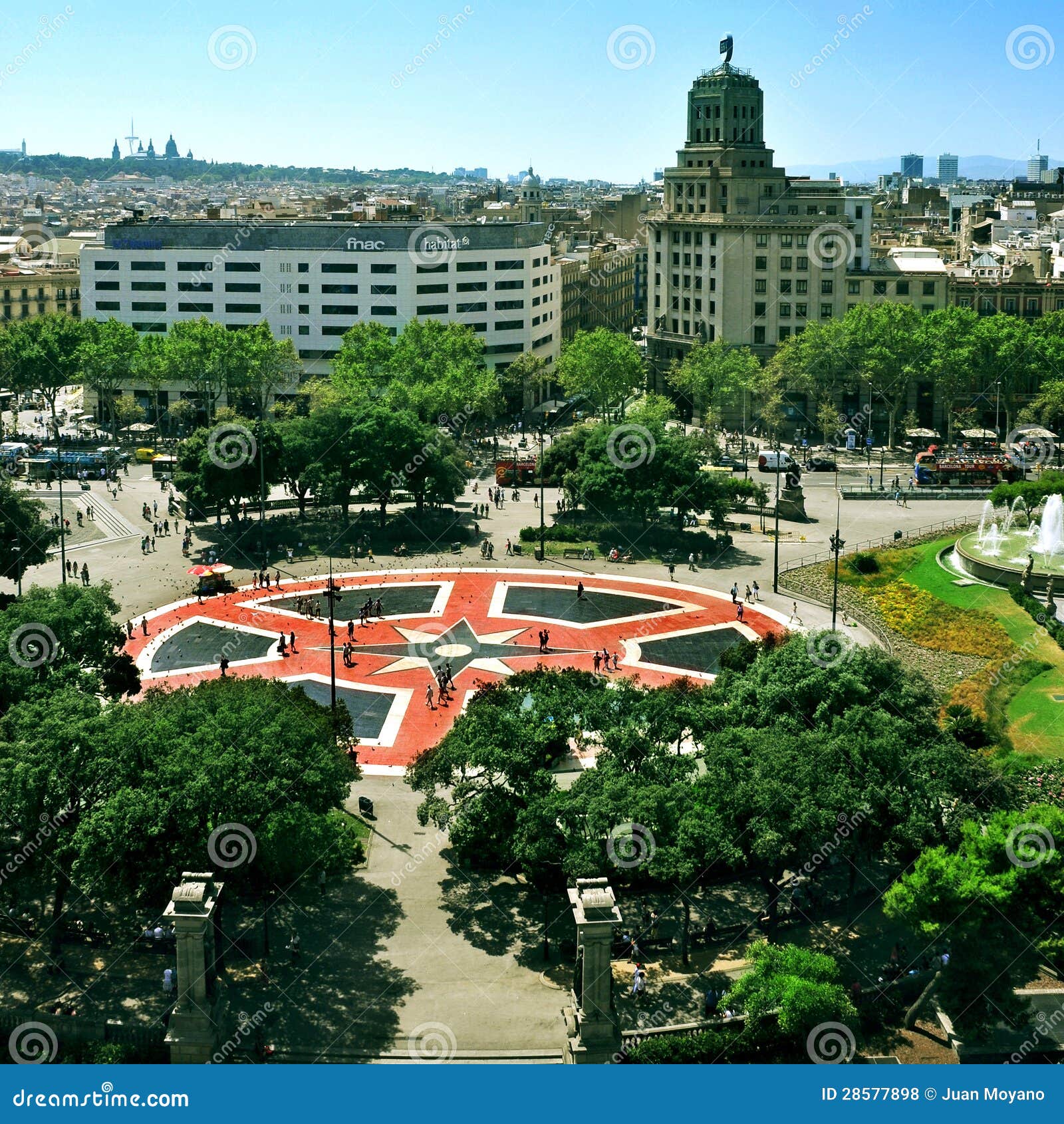 Placa Catalunya in Barcelona, Spain Editorial Stock Photo - Image of ...
