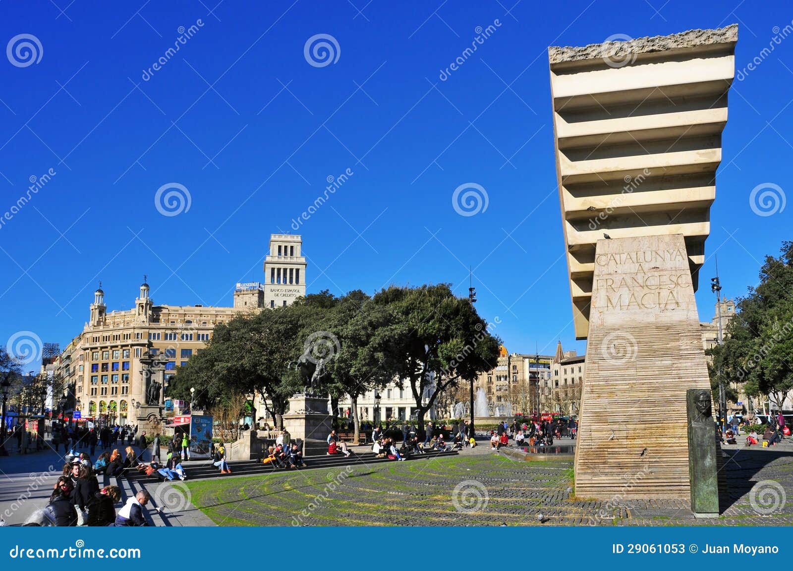 Placa Catalunya in Barcelona, Spain Editorial Stock Photo - Image of ...