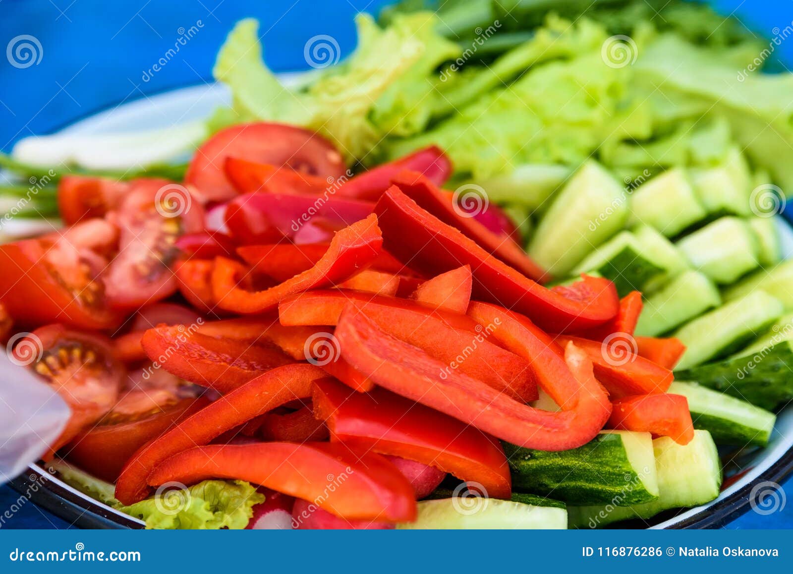Placa Con Las Verduras Cortadas Foto de archivo - Imagen de ingrediente ...