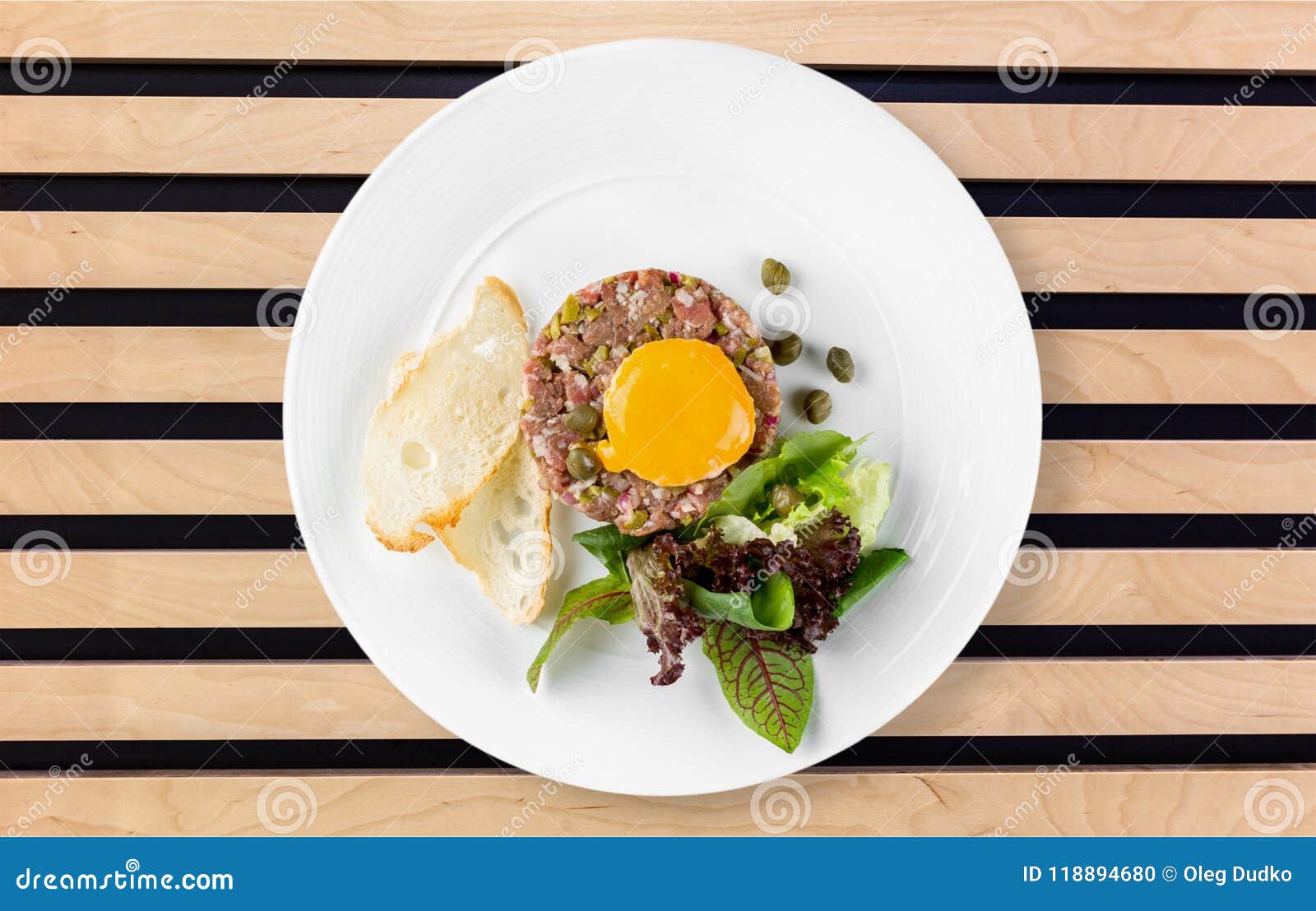 Placa De La Comida En El Escritorio Foto de archivo - Imagen de ...
