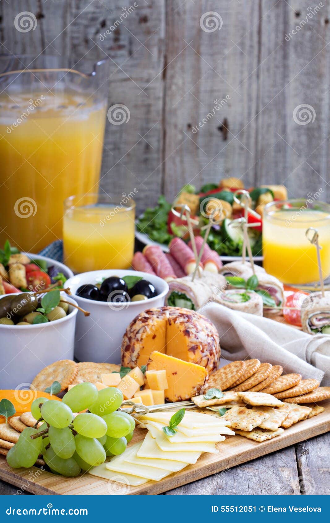 Placa De Queijo Em Uma Tabela Imagem de Stock - Imagem de variedade ...