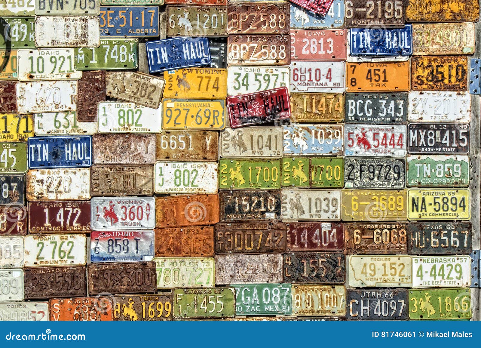 Placas Fotos De Stock - Descarga 110,893 Fotos Libres de Derechos