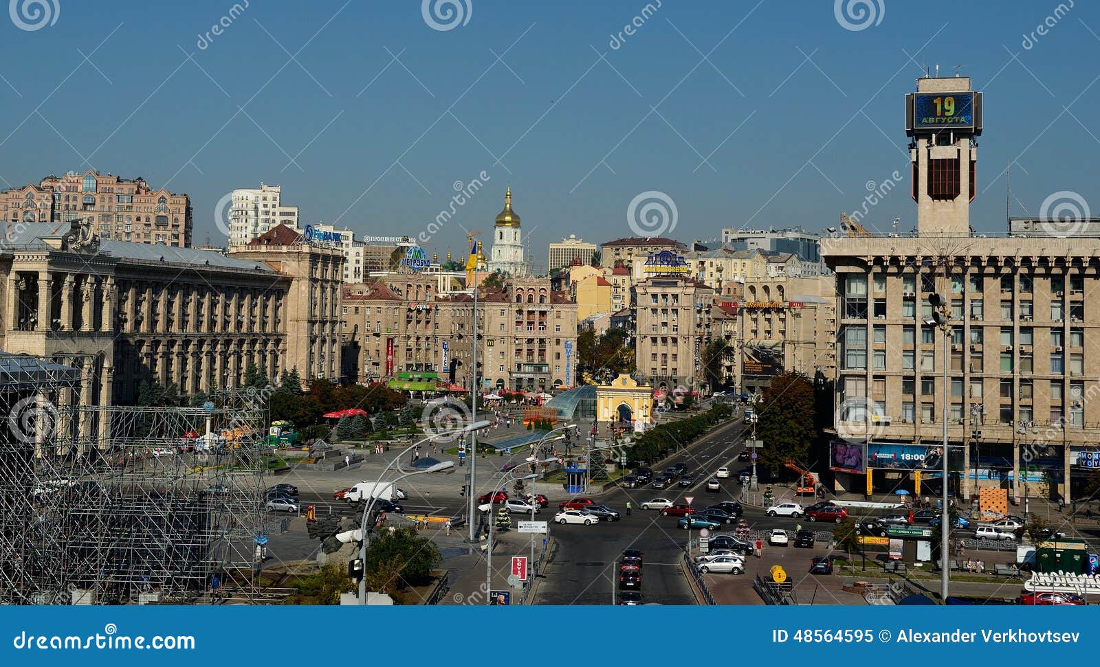 Place De L'indépendance, Kiev Image éditorial - Image du kiev, archange ...