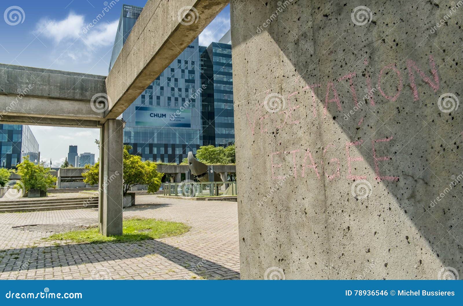 Place de Viger photo éditorial. Image du construction - 78936546