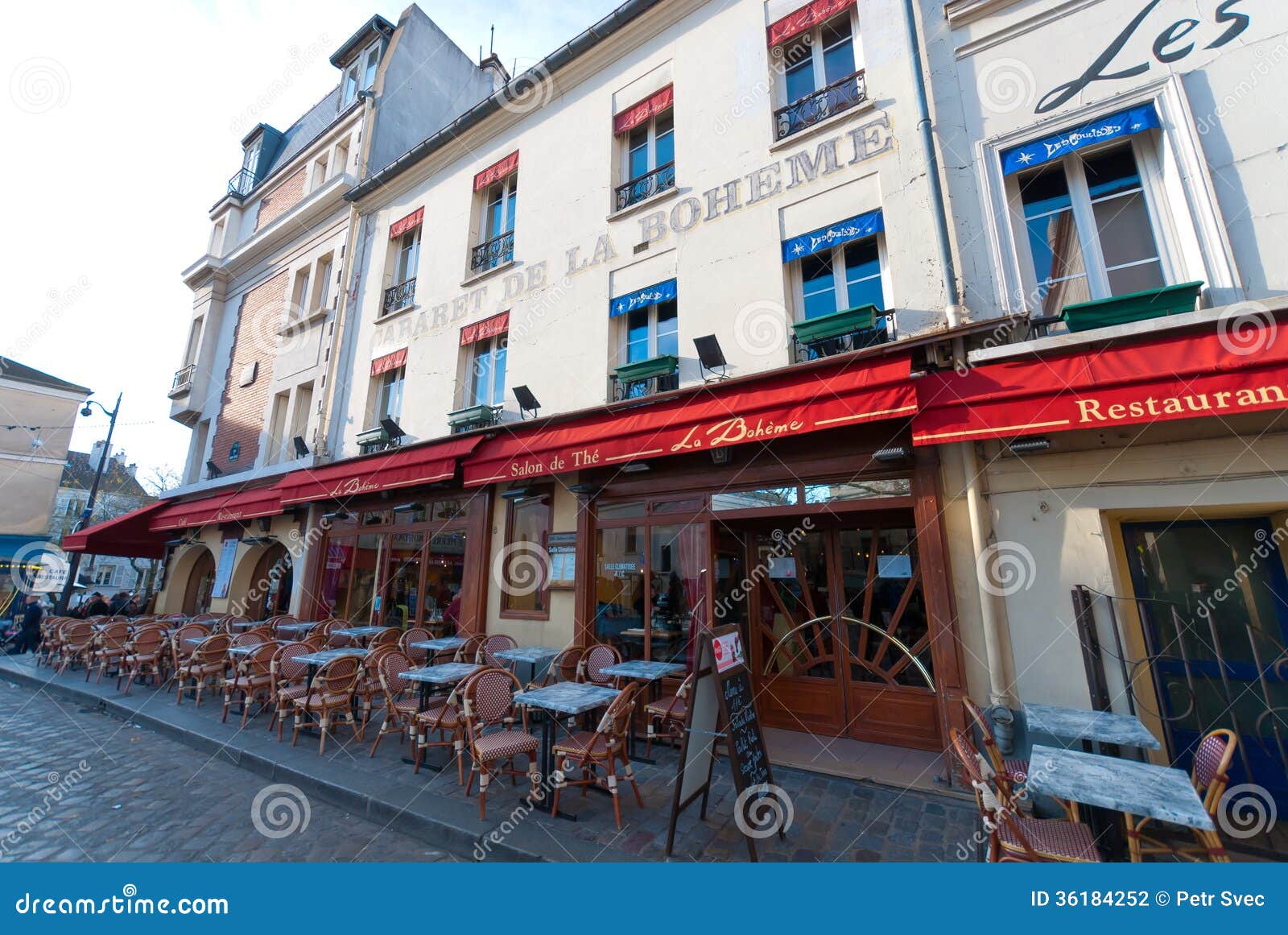 Place du Tertre photographie éditorial. Image du exposition - 36184252