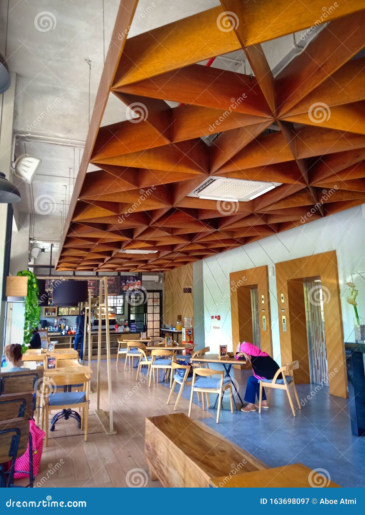 Place a temporary rest editorial photography. Image of place - 163698097