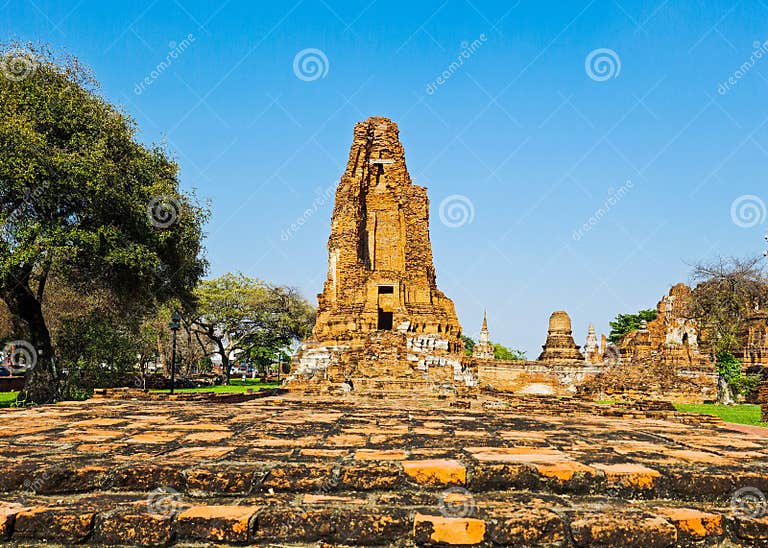 Places inside Wat Mahatha stock image. Image of peace - 284658989