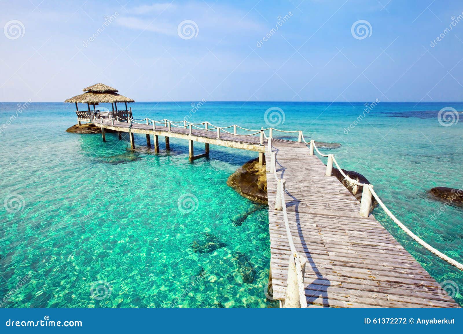 Plage Avec De L'eau Transparent Turquoise Photo stock - Image du ...