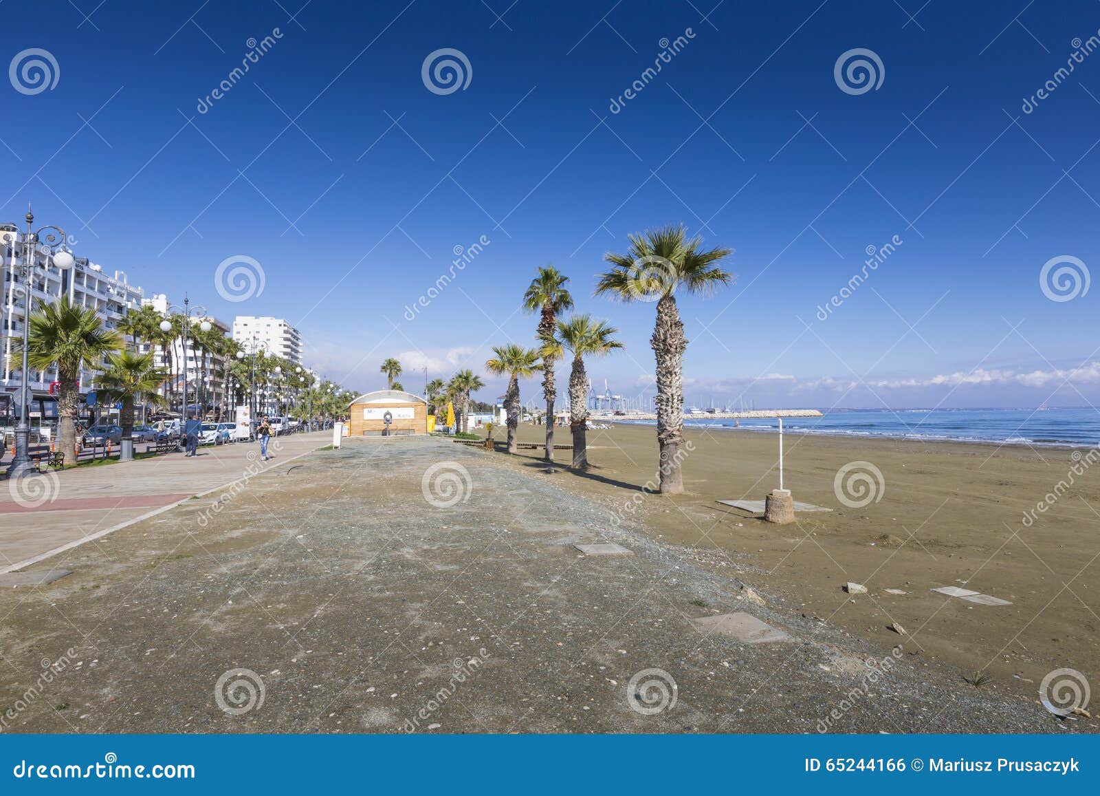 Plage De Finikoudes - Ville De Larnaka, Chypre Photo stock - Image du ...