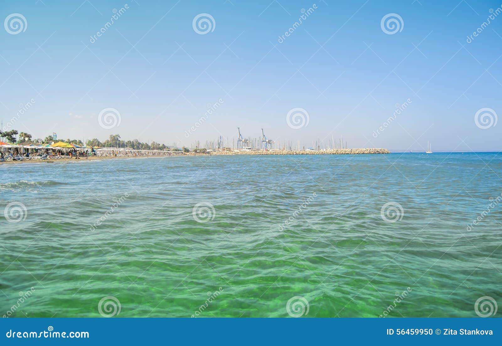 Plage de Larnaca en Chypre photo stock. Image du ressource - 56459950