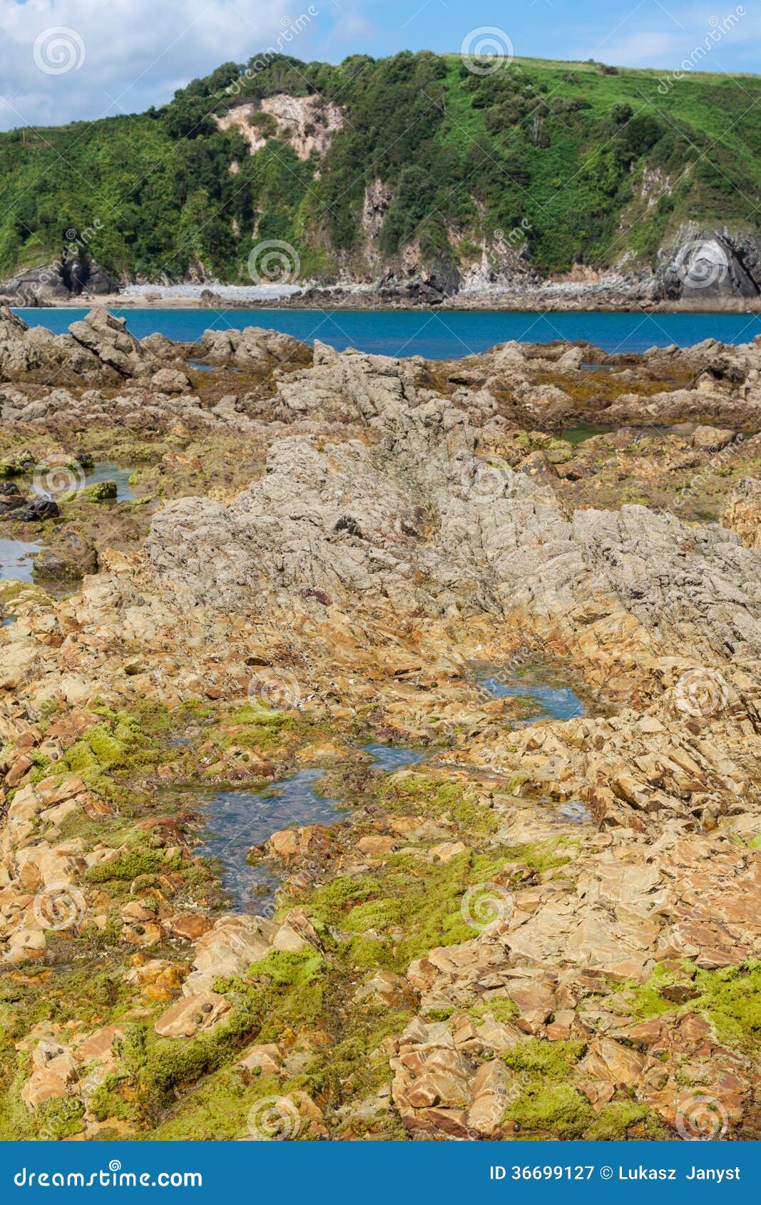 Plage de Pechon image stock. Image du espagne, stationnement - 36699127