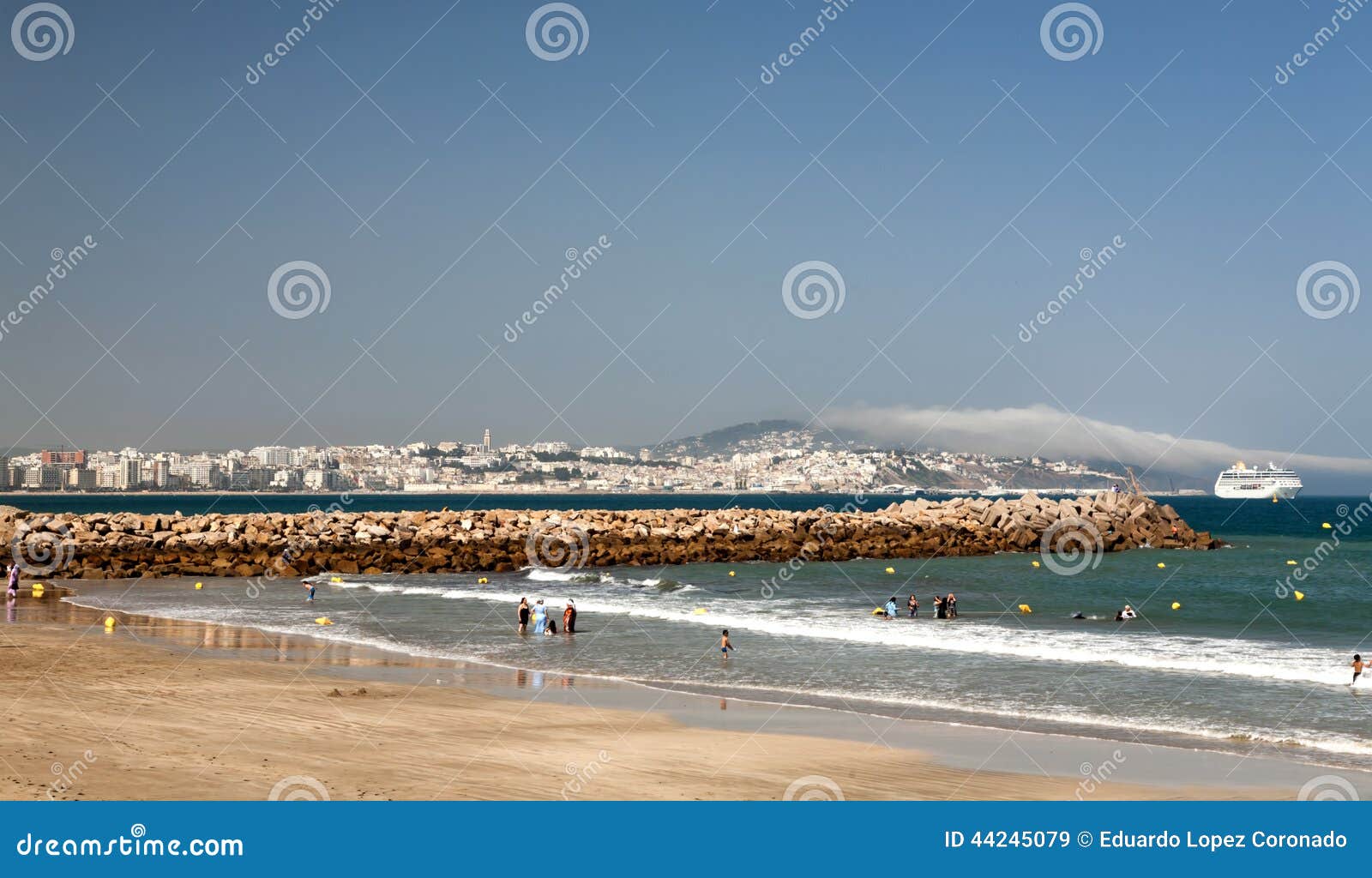 Plage de Tanger au Maroc image stock. Image of tourisme - 44245079