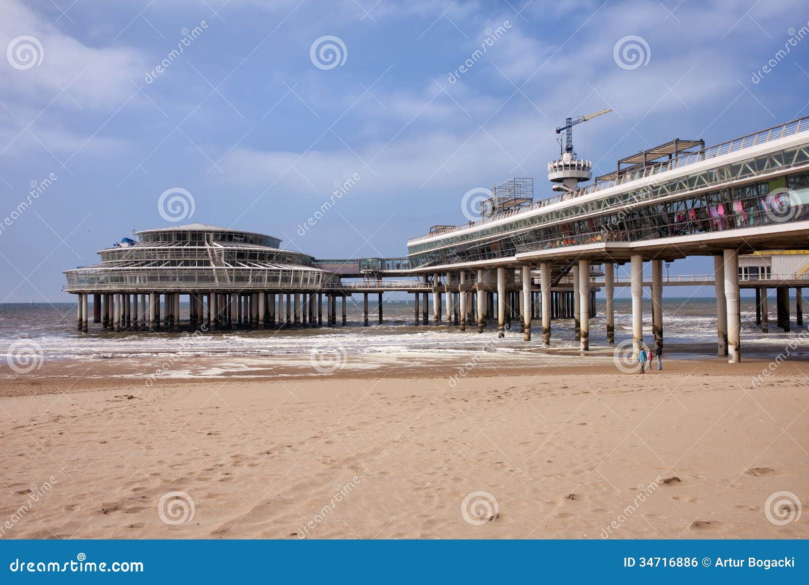 Plage Et Pilier De Scheveningen à La Haye Photo stock - Image du ondes ...