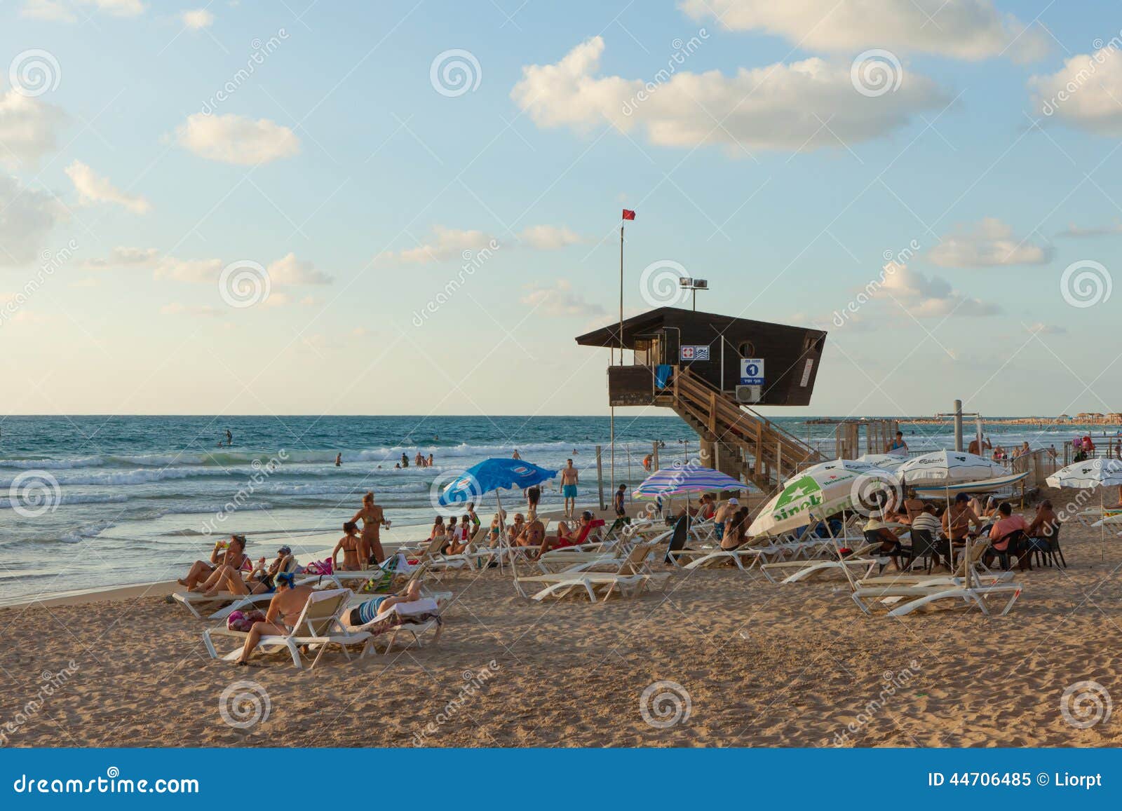 Plage Méditerranéenne De Haïfa, Israël Image éditorial - Image of ville ...