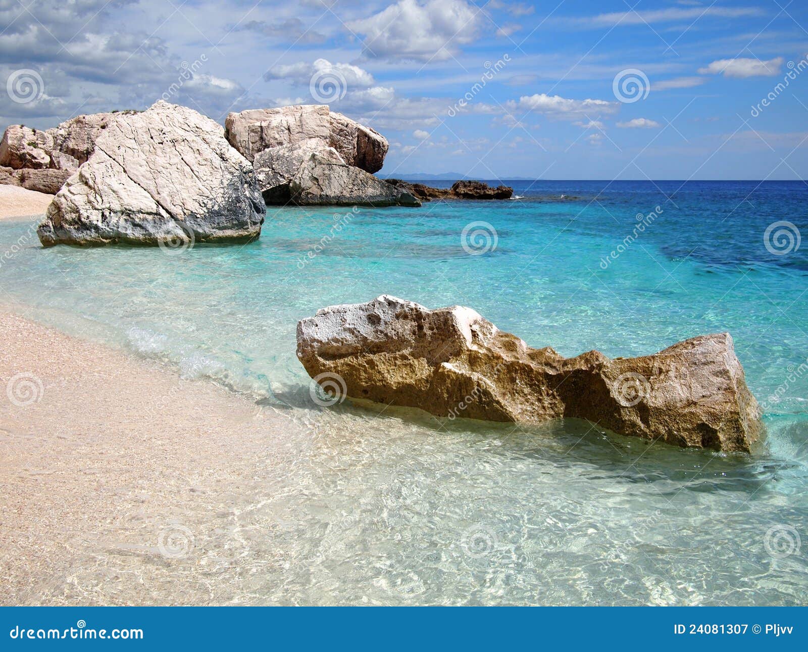 Plage Rocheuse En Sardaigne Image stock - Image du été, italie: 24081307