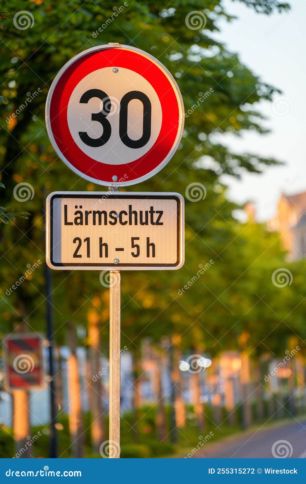 Plan Vertical De 30 Signe Limite De Vitesse Photo stock - Image du ...