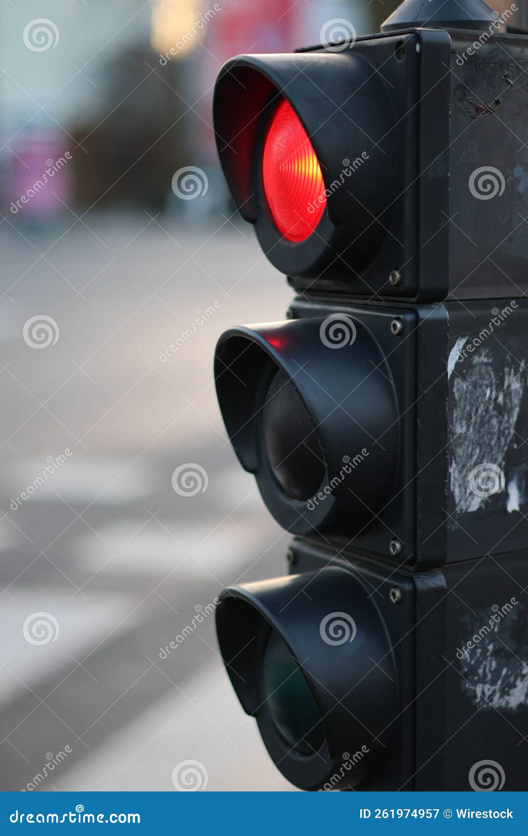 Plan Vertical Des Feux De Circulation Avec Feu Rouge Image stock ...