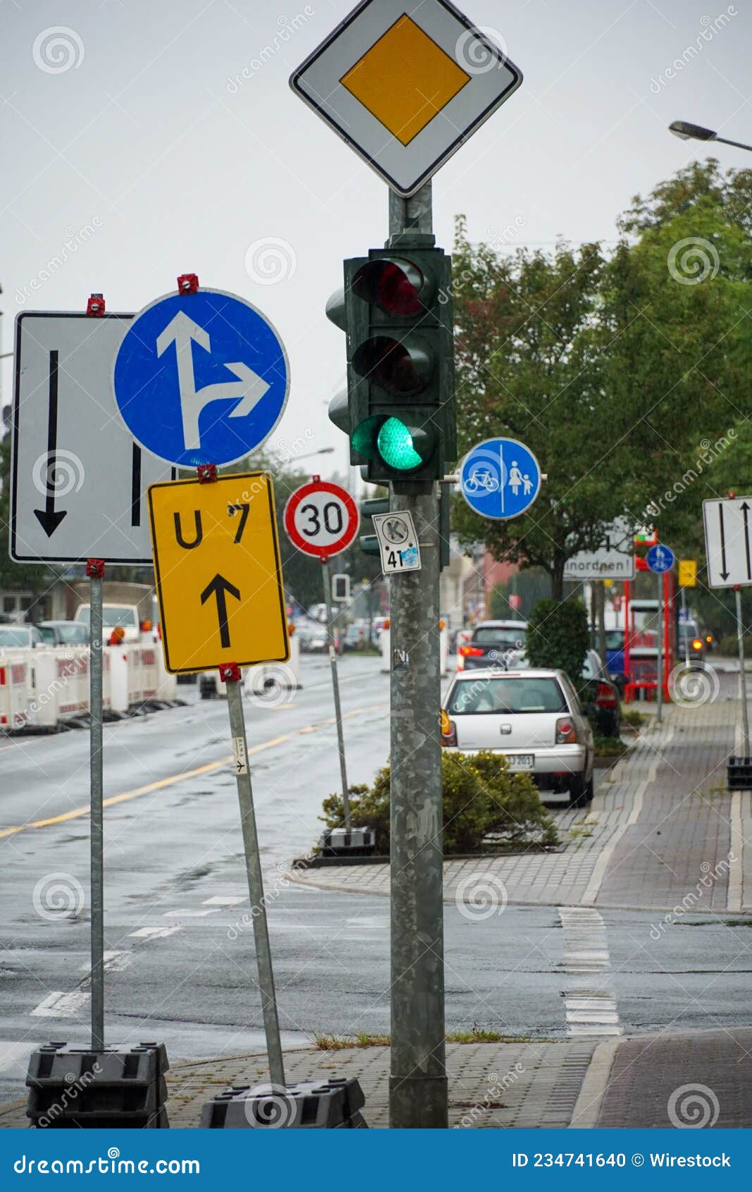 Plan Vertical Des Feux De Circulation Et Des Panneaux Routiers Photo ...