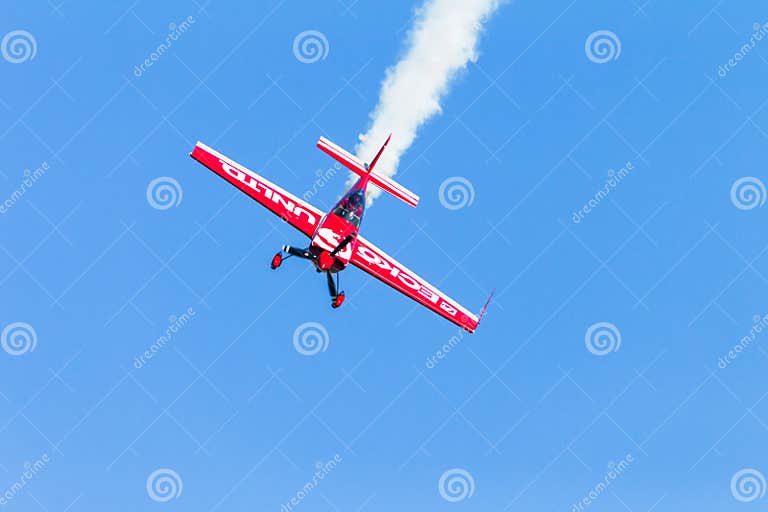 Plane Acrobatics Dive Flying Editorial Image - Image of dive, action ...
