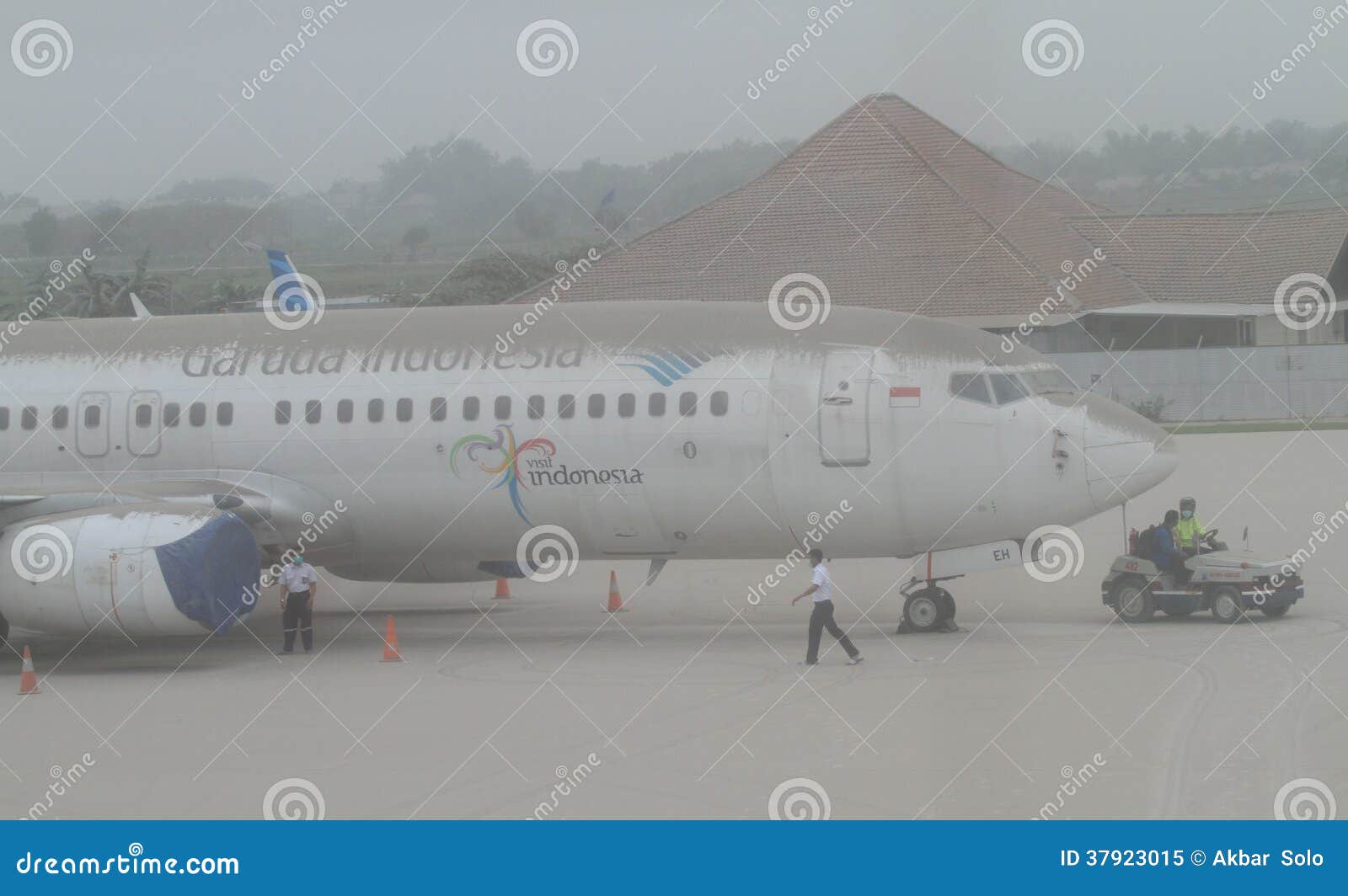 Plane Covered by Volcanic Ash from Mount Kelud Eruption Editorial Image ...
