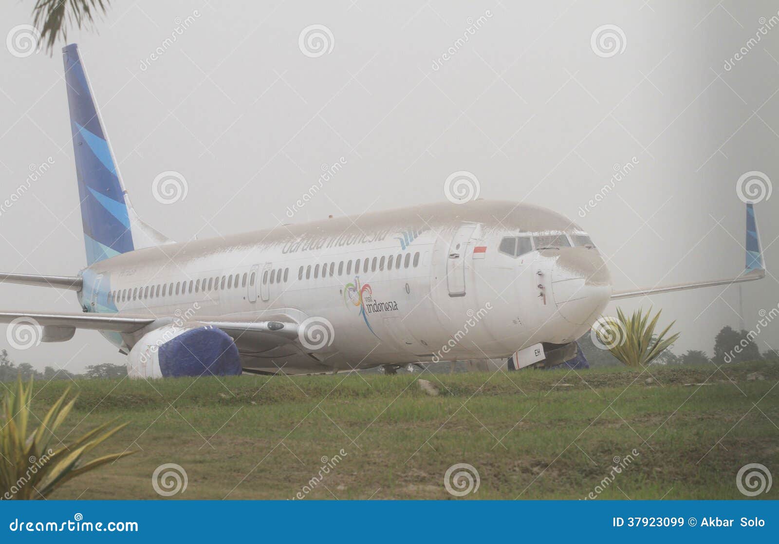 Plane Covered by Volcanic Ash from Mount Kelud Eruption Editorial Stock ...