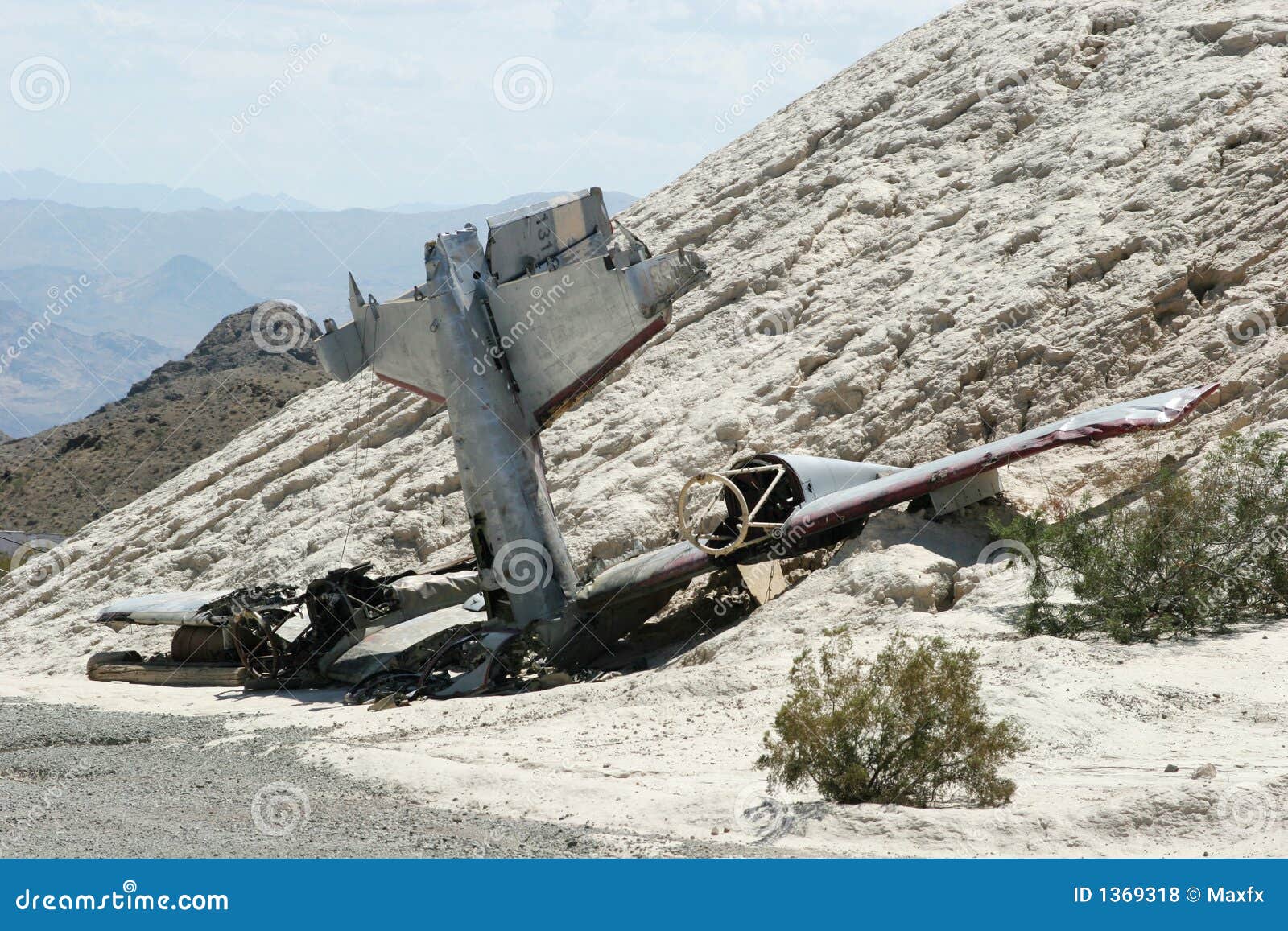 Plane crash stock photo. Image of passenger, crash, desert - 1369318
