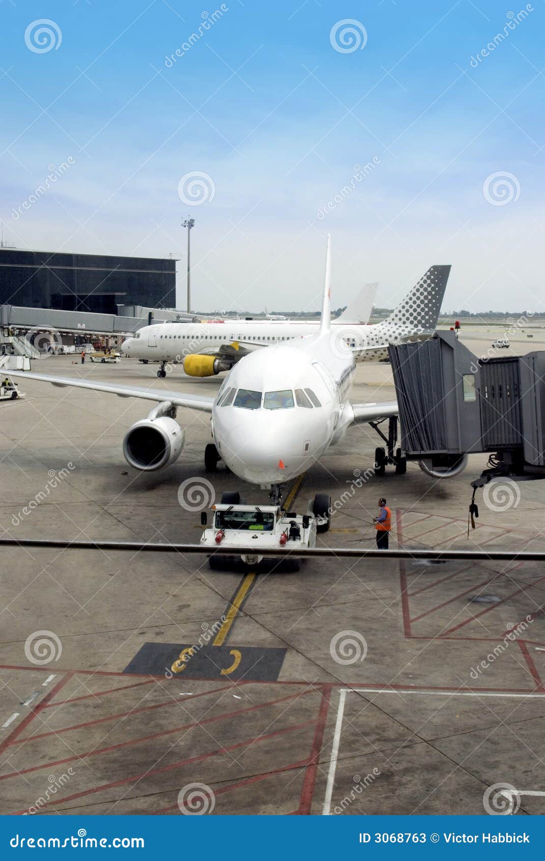 Plane Departing from Walkway Stock Image - Image of doors, airline: 3068763