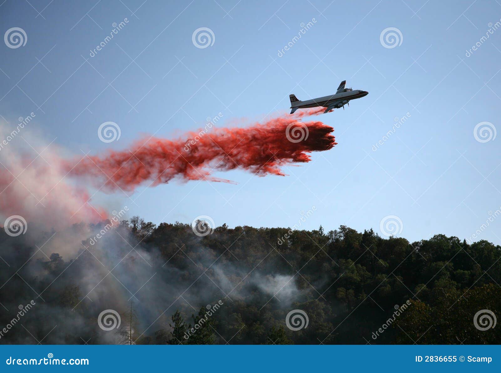 Plane Drops Fire Retardant editorial image. Image of fighters - 2836655
