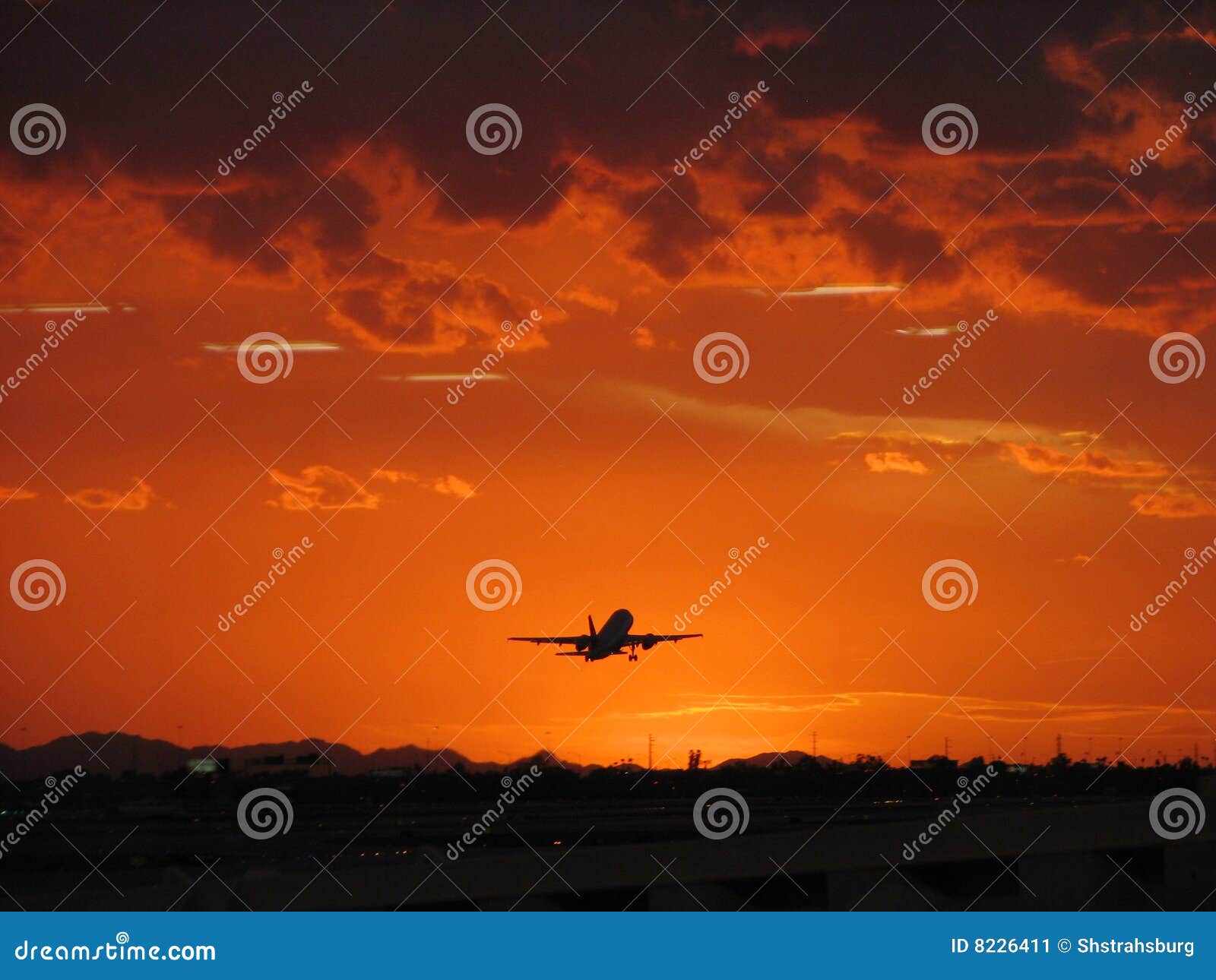 Plane Flying into the Sunset Stock Image - Image of travel, orange: 8226411