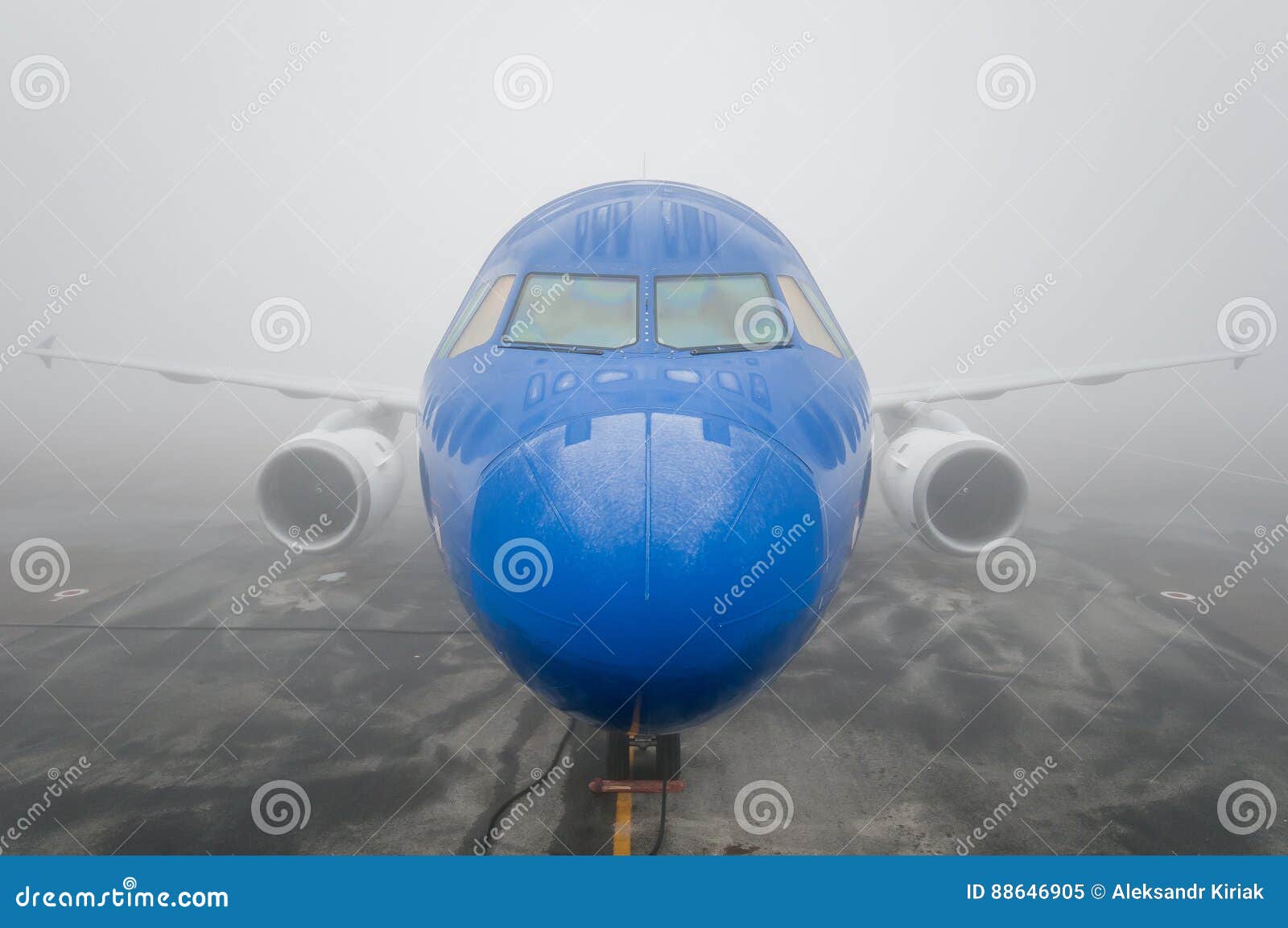 The plane in the fog stock image. Image of runway, cockpit - 88646905