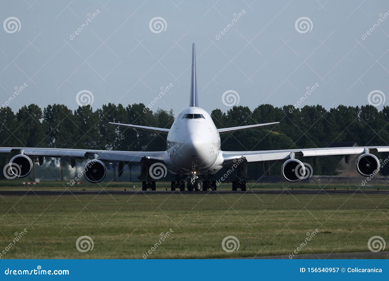 Plane, Jumbo Boeing B747 Face View Stock Image - Image of face, b747 ...