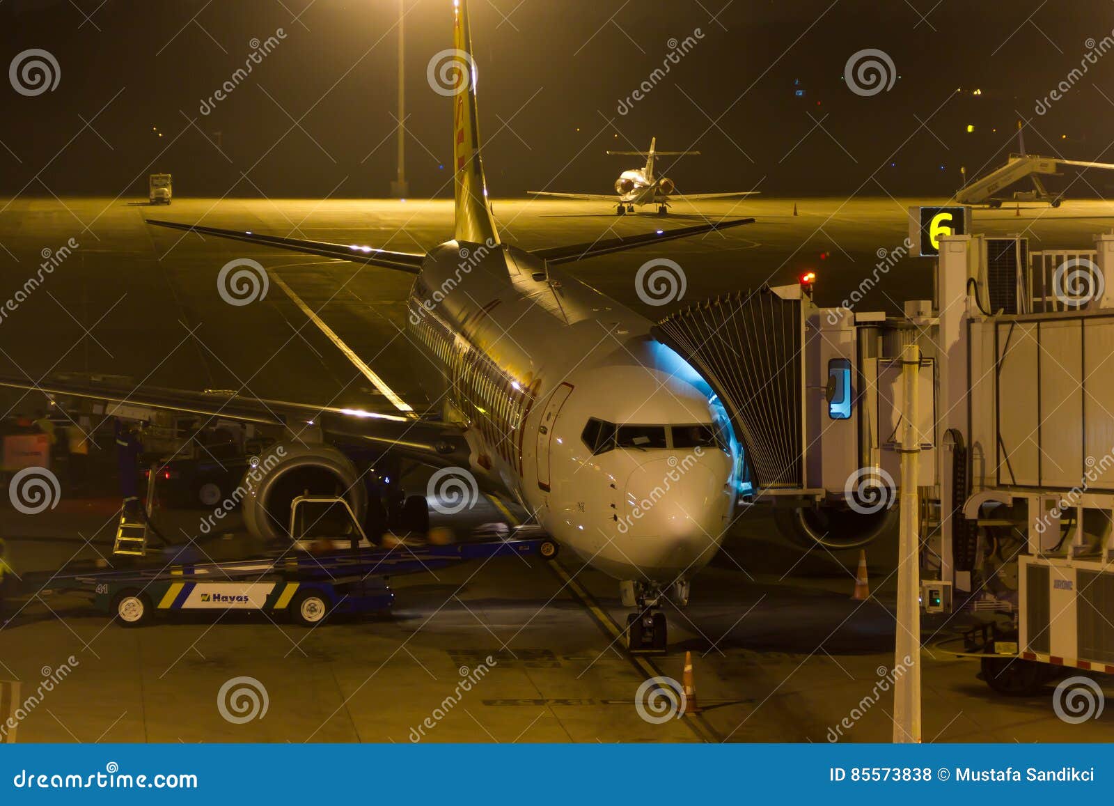 Plane Loading editorial stock photo. Image of a330, arabian - 85573838