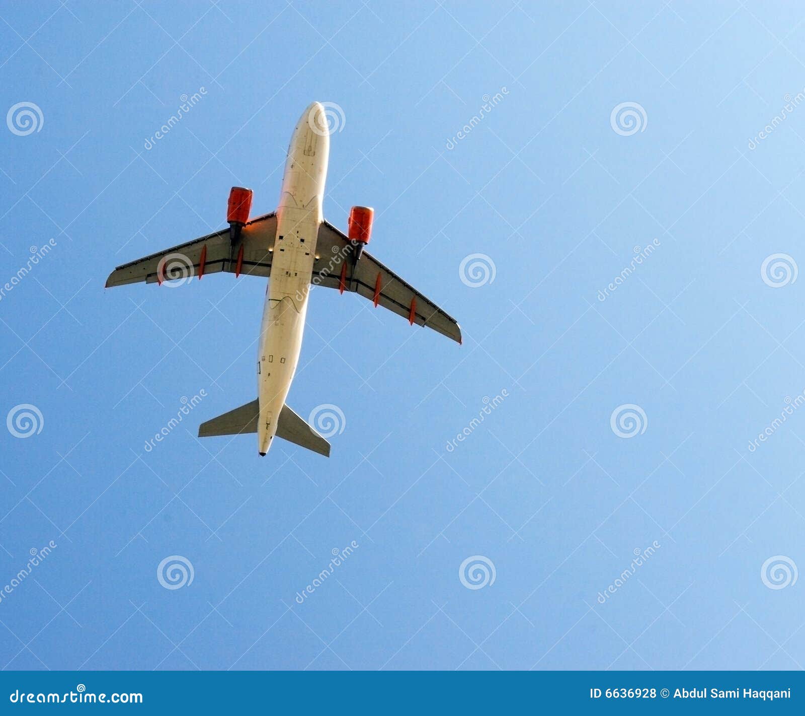 Plane overhead stock photo. Image of plane, airborne, trip - 6636928