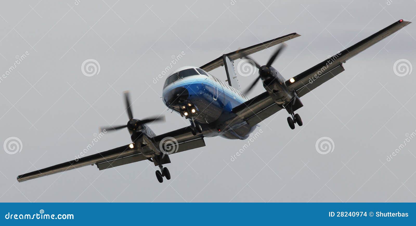 Plane turning final stock photo. Image of brasilia, approach - 28240974