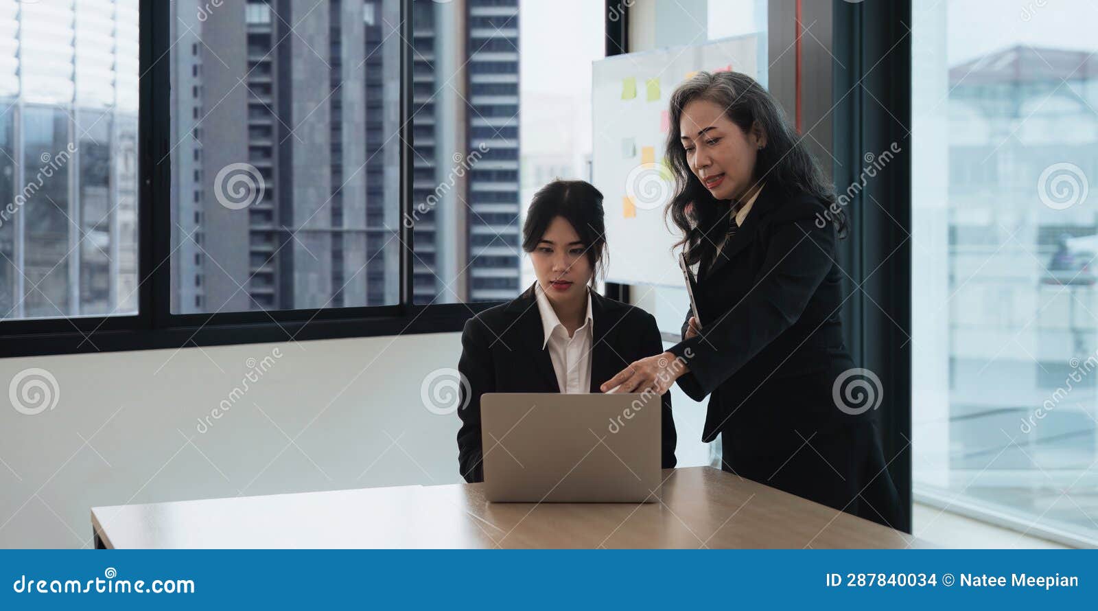 Planning a Project in Office. Technology, Teamwork Collaboration Senior ...