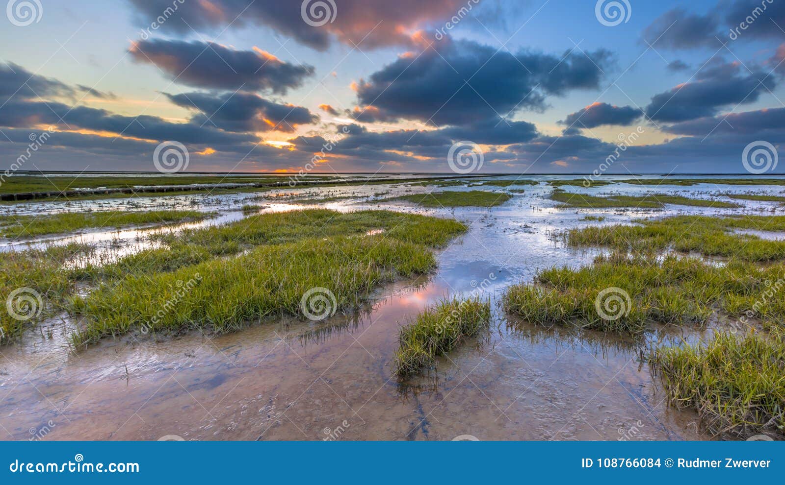 Plano De Fango De Marea Del Pantano Del Mar De Wadden Foto de archivo ...