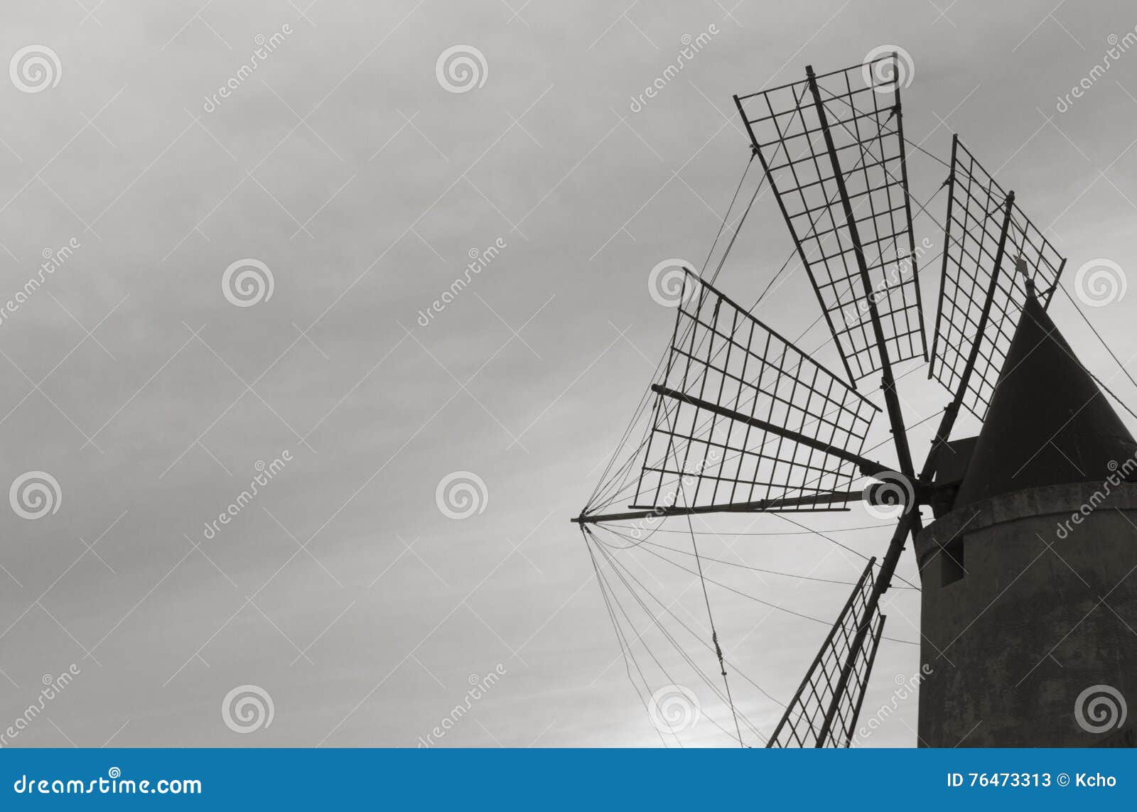 Planos De La Sal De La Marsala Imagen de archivo - Imagen de espejo ...