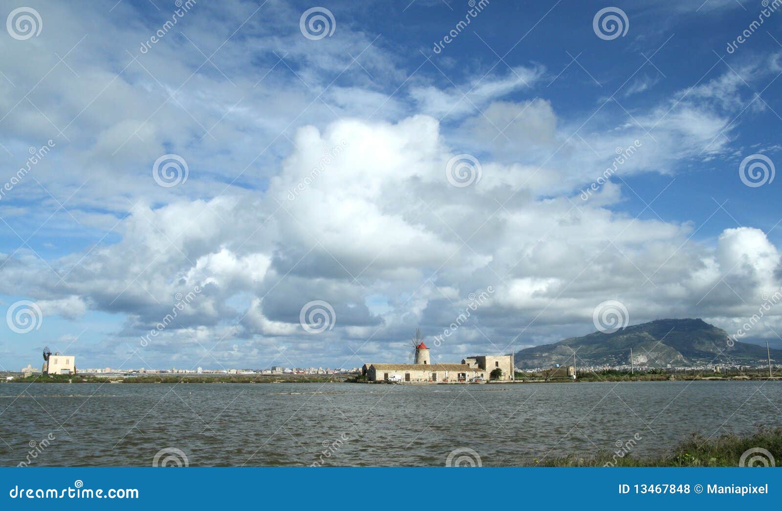 Planos E Moinho De Vento De Sal Foto de Stock - Imagem de bandejas ...