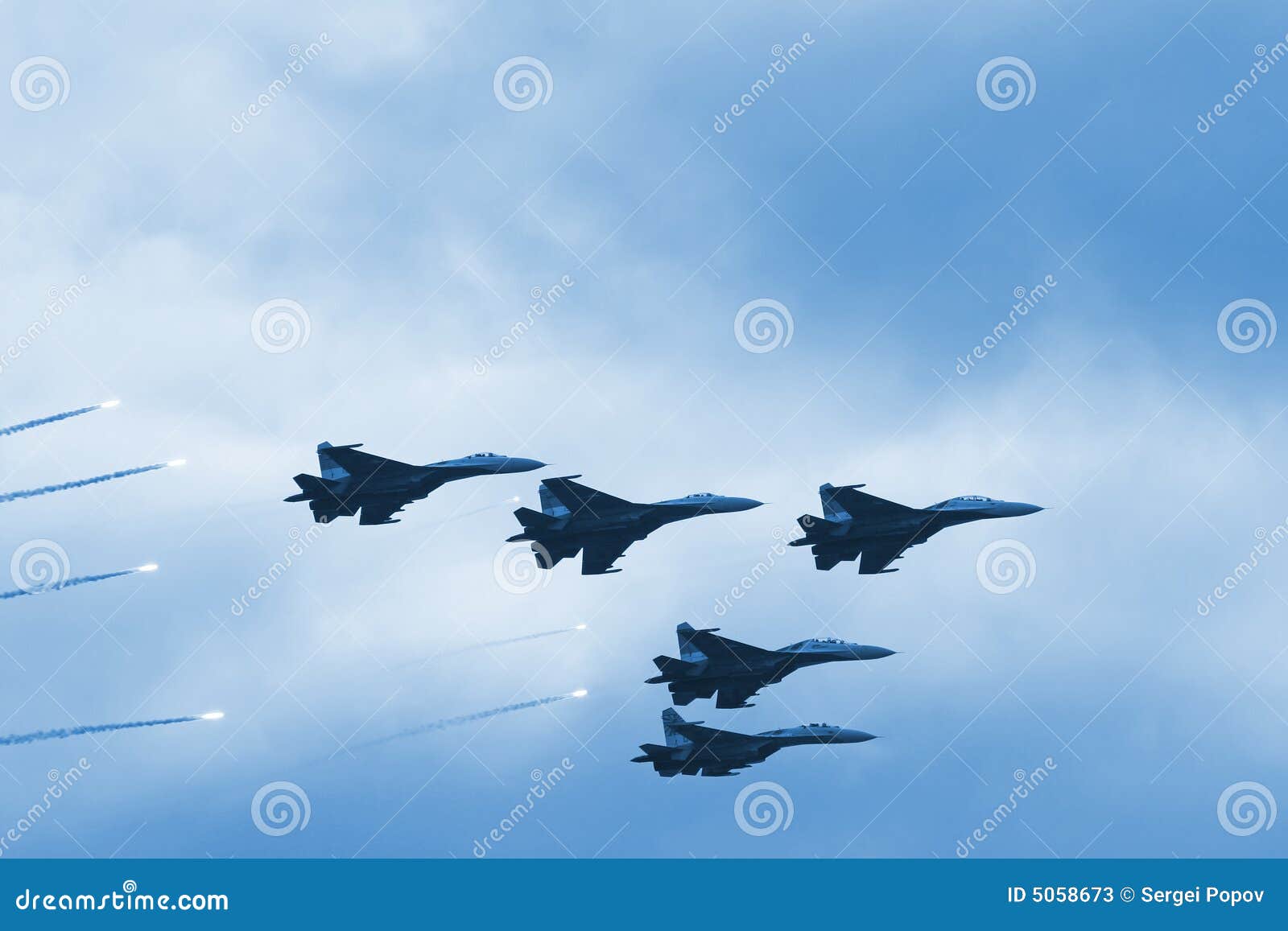 Planos militares imagen de archivo. Imagen de bombardeo - 5058673