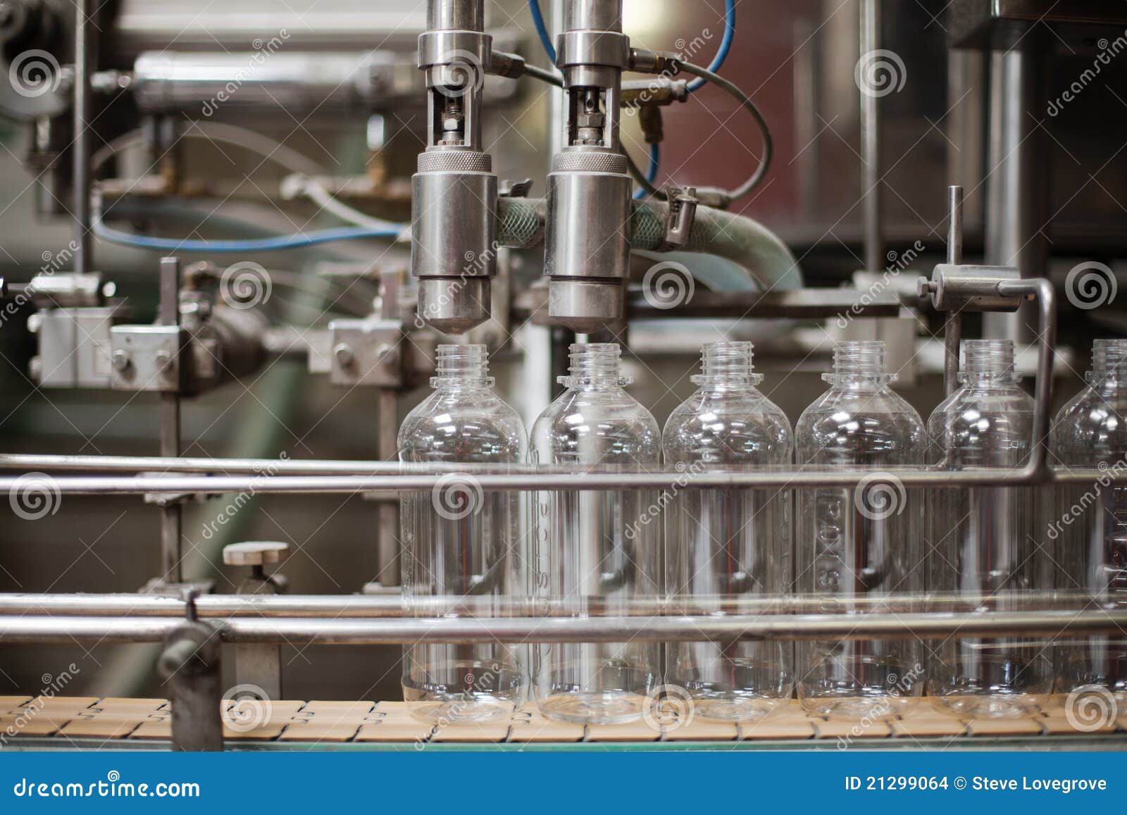 Planta de embotellamiento foto de archivo. Imagen de botella - 21299064
