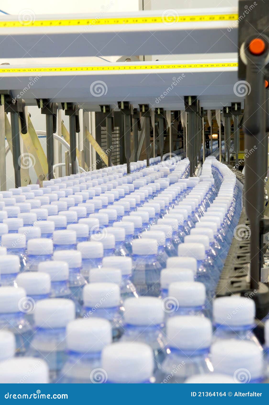 Planta de embotellamiento foto de archivo. Imagen de ensamblaje - 21364164