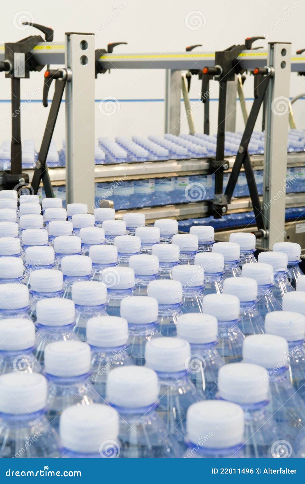 Planta de embotellamiento foto de archivo. Imagen de bebidas - 22011496