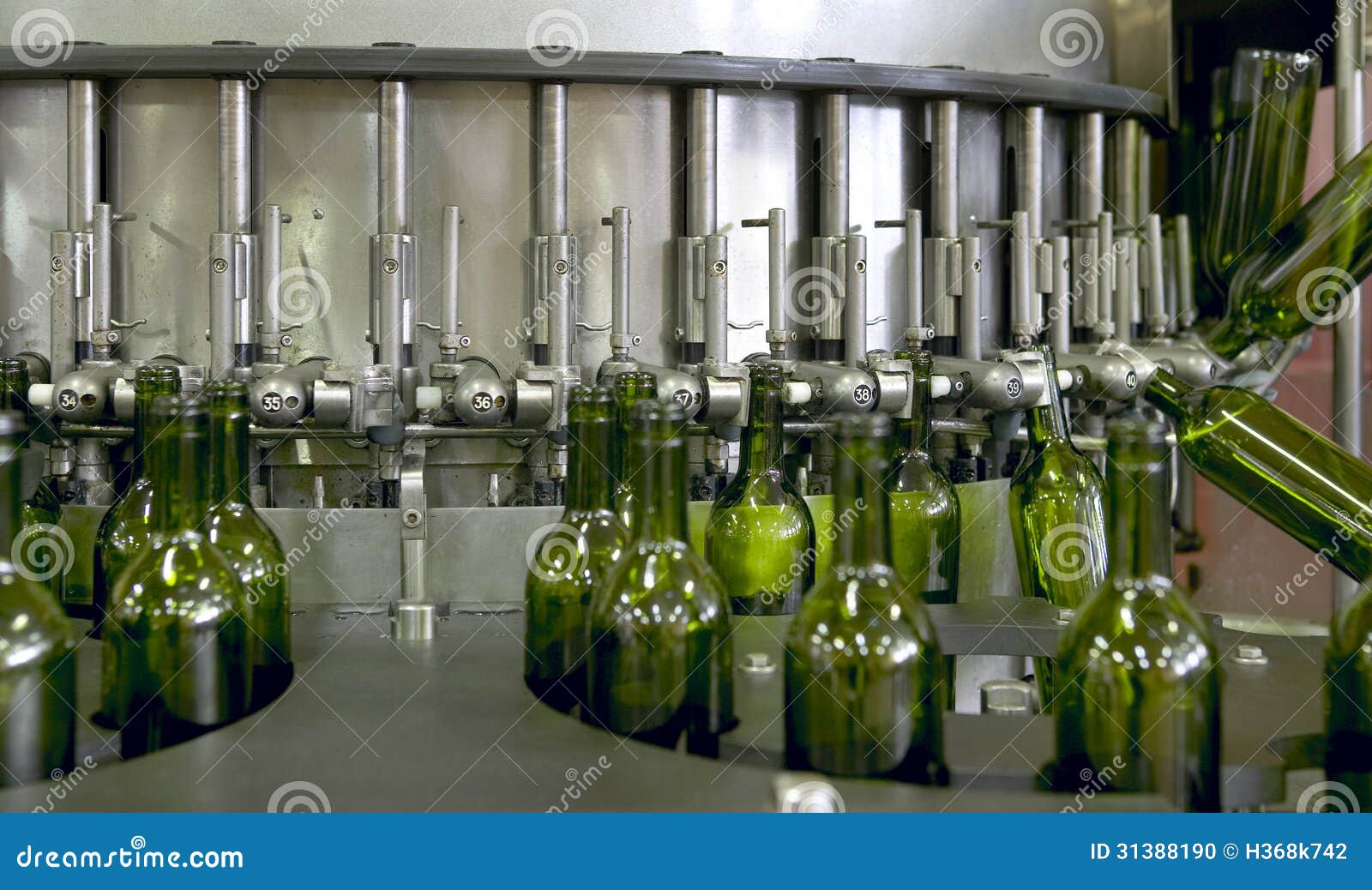 Planta Del Embotellamiento De Vino Foto de archivo - Imagen de parte ...