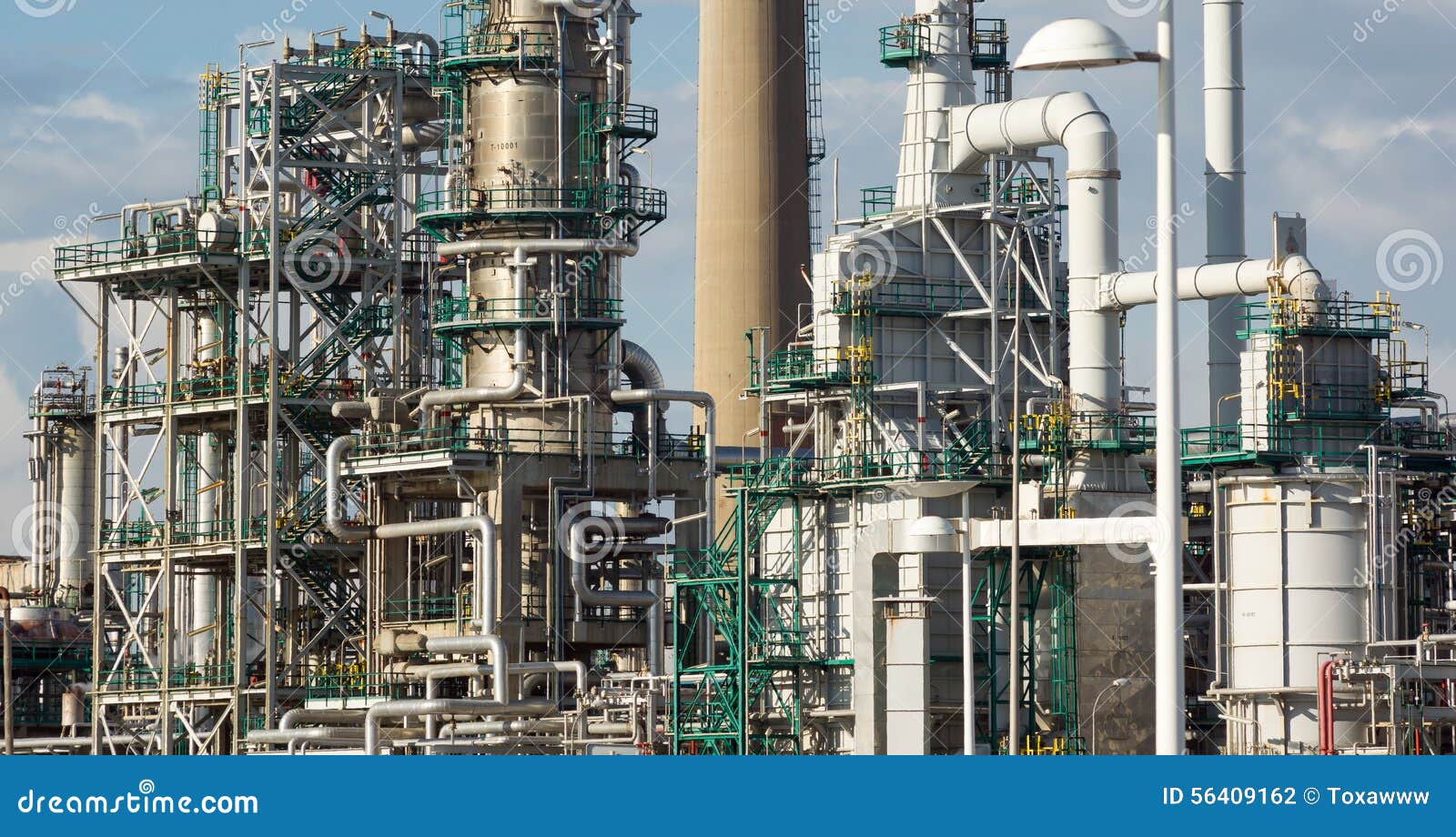 Planta del refinamiento foto de archivo. Imagen de ambiente - 56409162