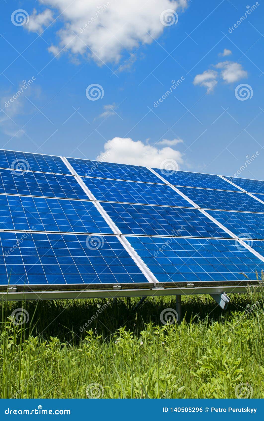 Planta solar foto de archivo. Imagen de global, claro - 140505296