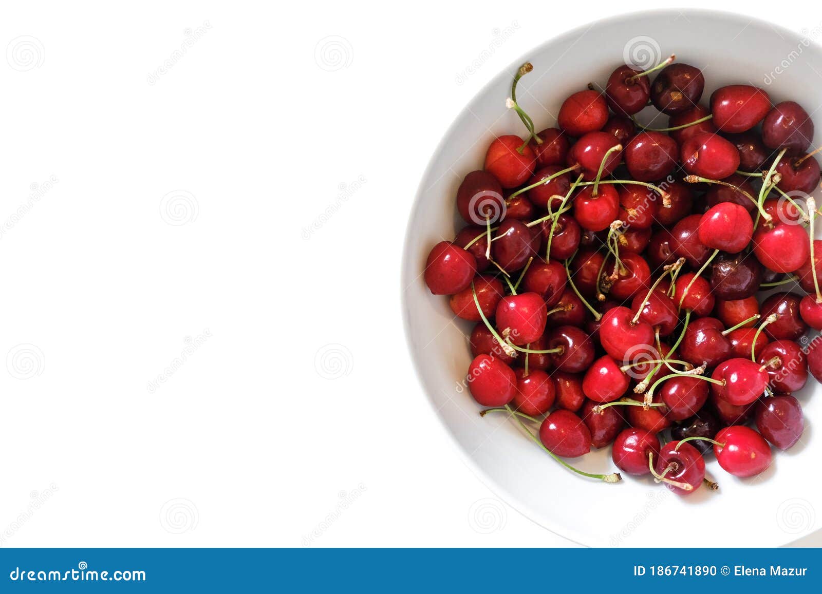 Plaque De Cerises Sur Une Table Blanche Photo stock - Image du recette ...