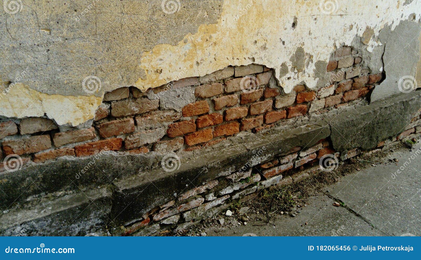 Plaster Peeling Off Brick Wall. Old Worn Down Brick Wall with Plaster ...